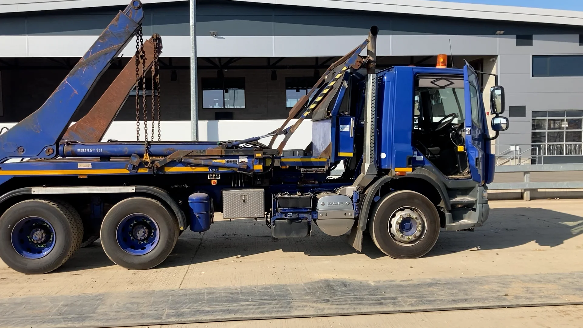 DAF CF75-310 6x4 Skip Loader Lorry on Vimeo