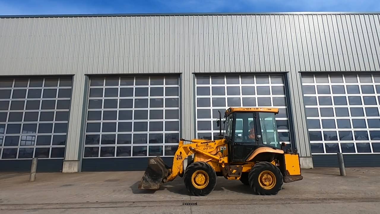 JCB 2CX Airmaster 4WS Loader on Vimeo