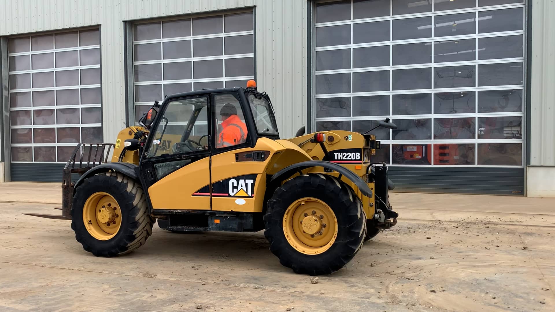 CAT TH220B Turbo Telehandler on Vimeo