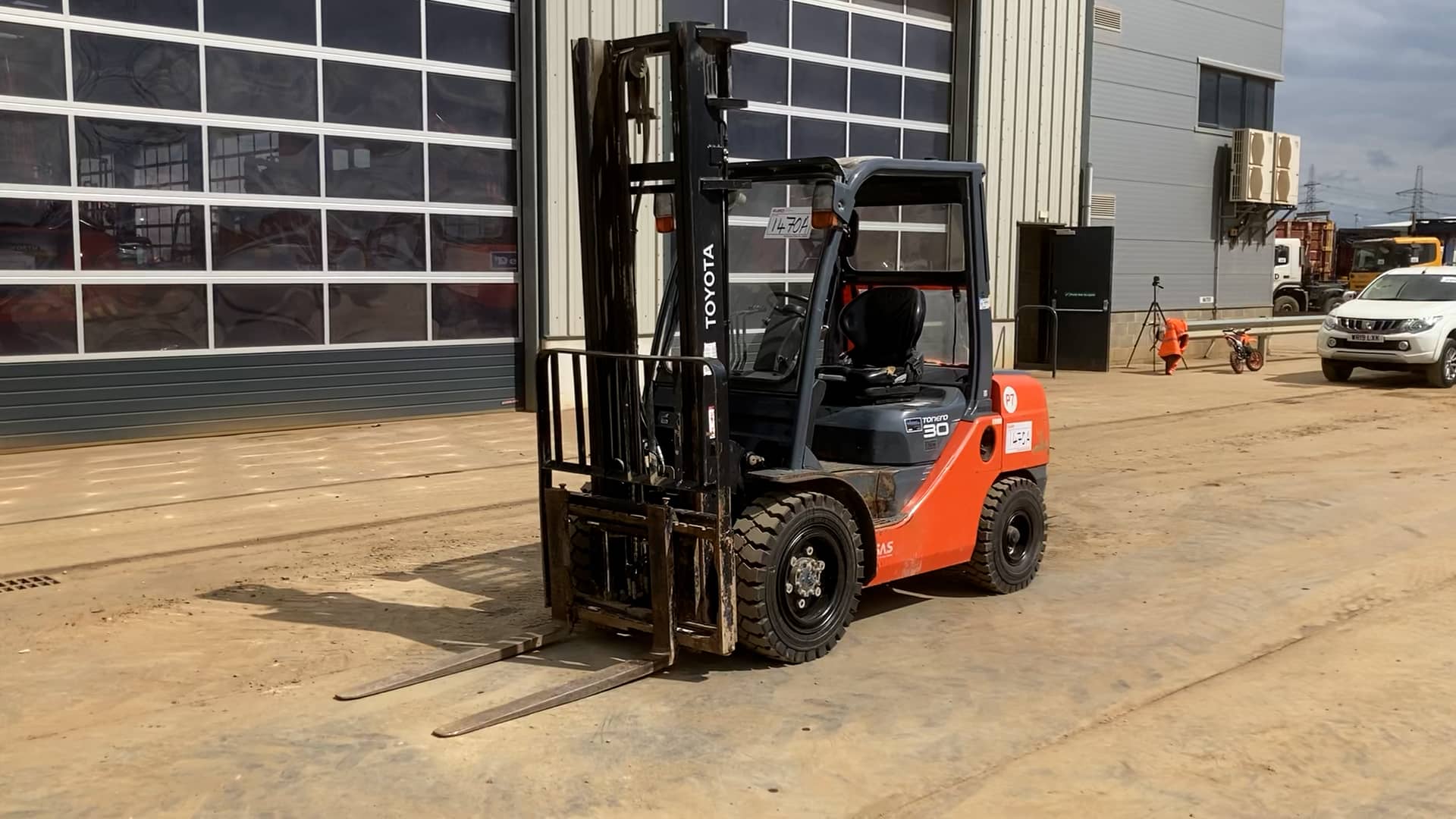 Toyota 02-8FDF30 Diesel Forklift on Vimeo