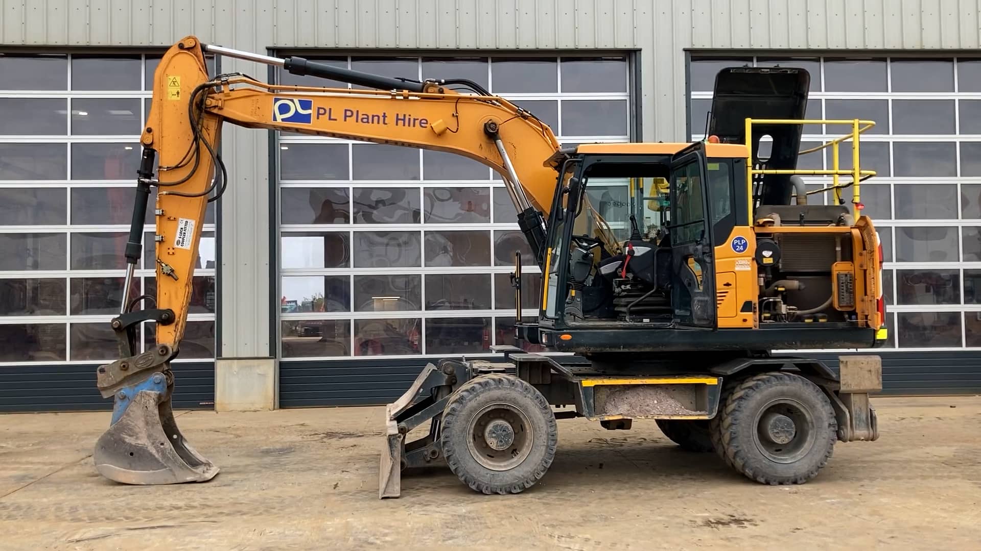 Hyundai HW140 Wheeled Excavator on Vimeo