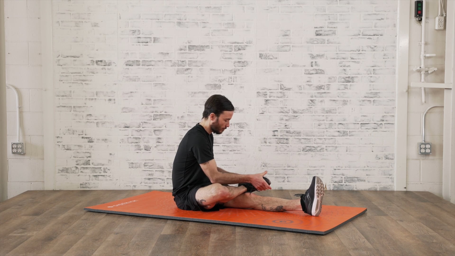 Seated Peroneal Stretch (Short) on Vimeo