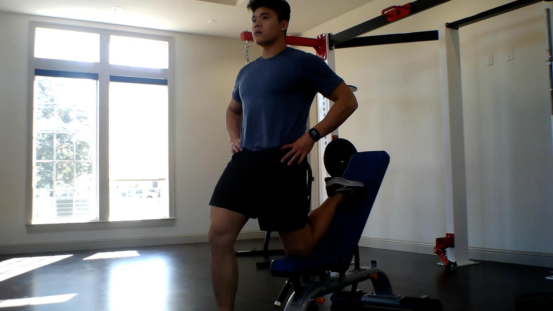 Couch stretch on bench with explanation