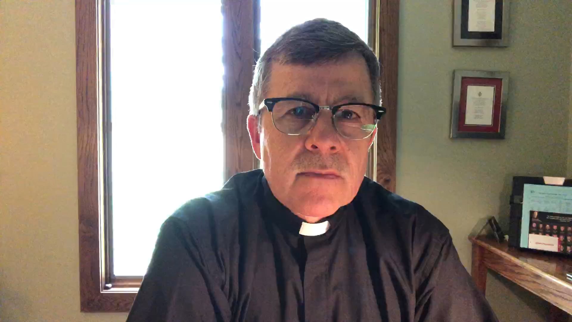 Ask Fr. Mark: When entering and leaving my pew, should I genuflect ...