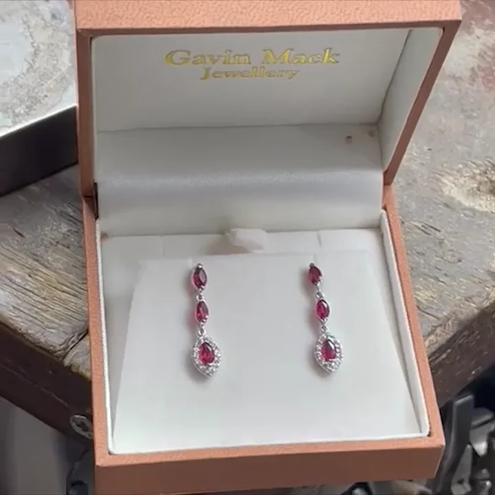 Gavin Mack Jewellery - Drop Earrings 04 on Vimeo