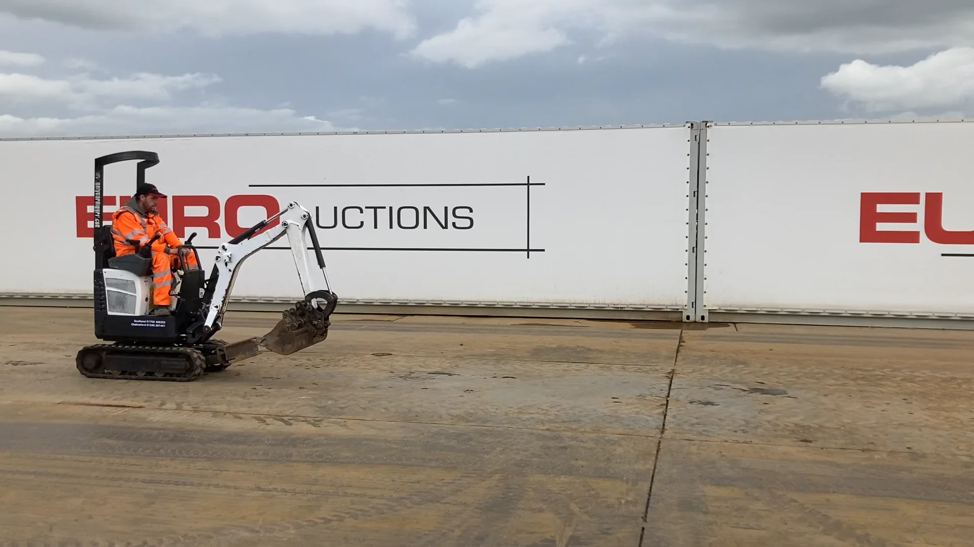 Bobcat E10 Rubber Tracks - Leeds June 22 on Vimeo