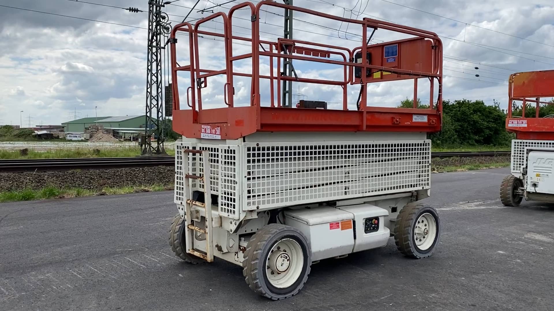 JLG 3369LE Wheeled Scissor Lift Access Platform - Dormagen June 22 on Vimeo