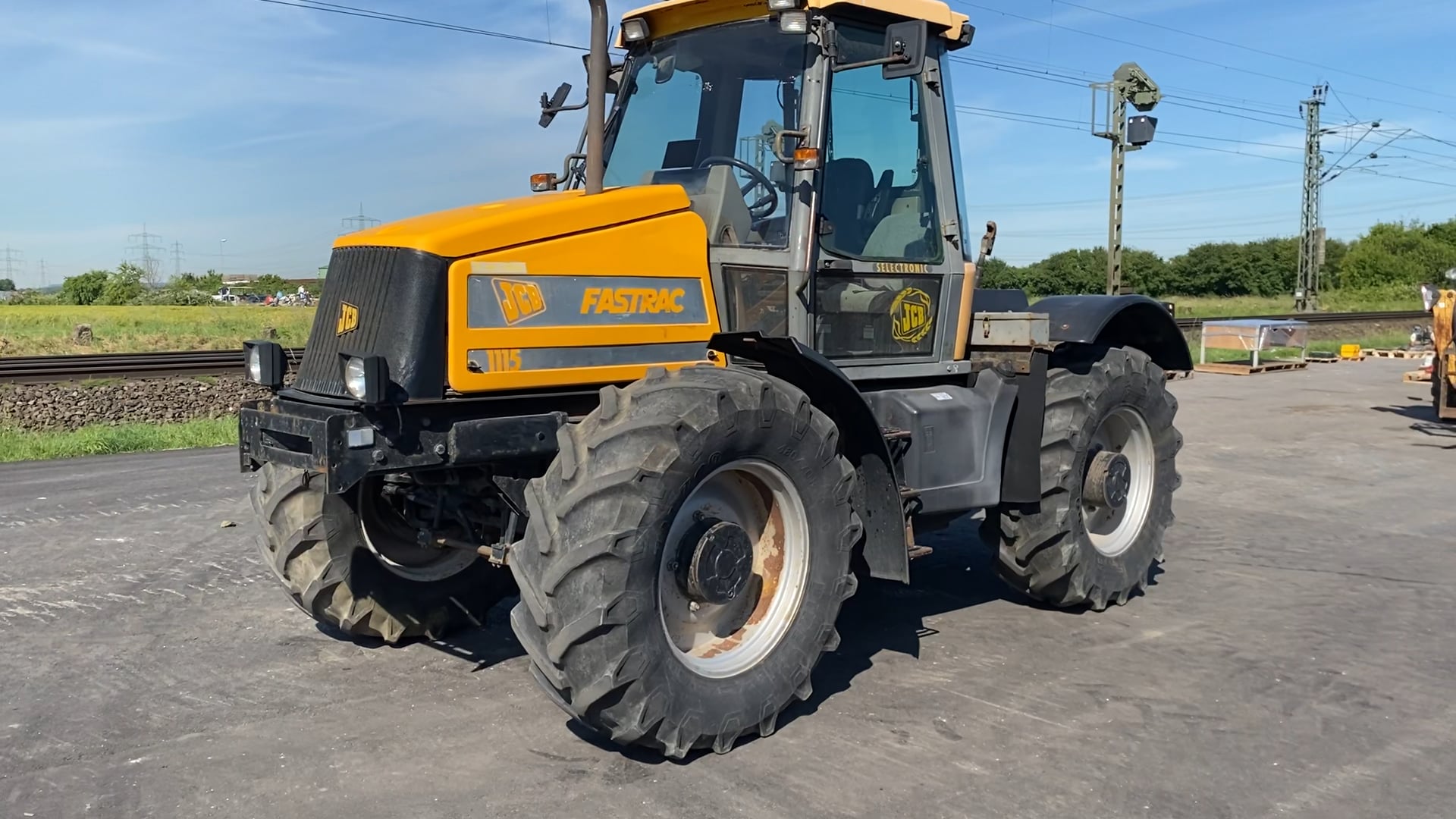JCB 1115 Fastrac 4WD Tractor - Dormagen June 22 on Vimeo