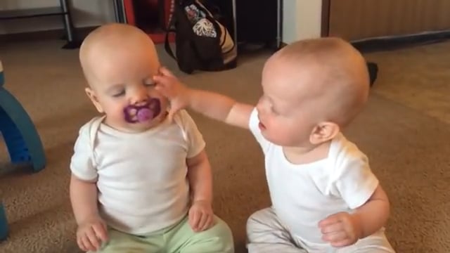 Twin_baby_girls_fight_over_pacifier(360p).mp4