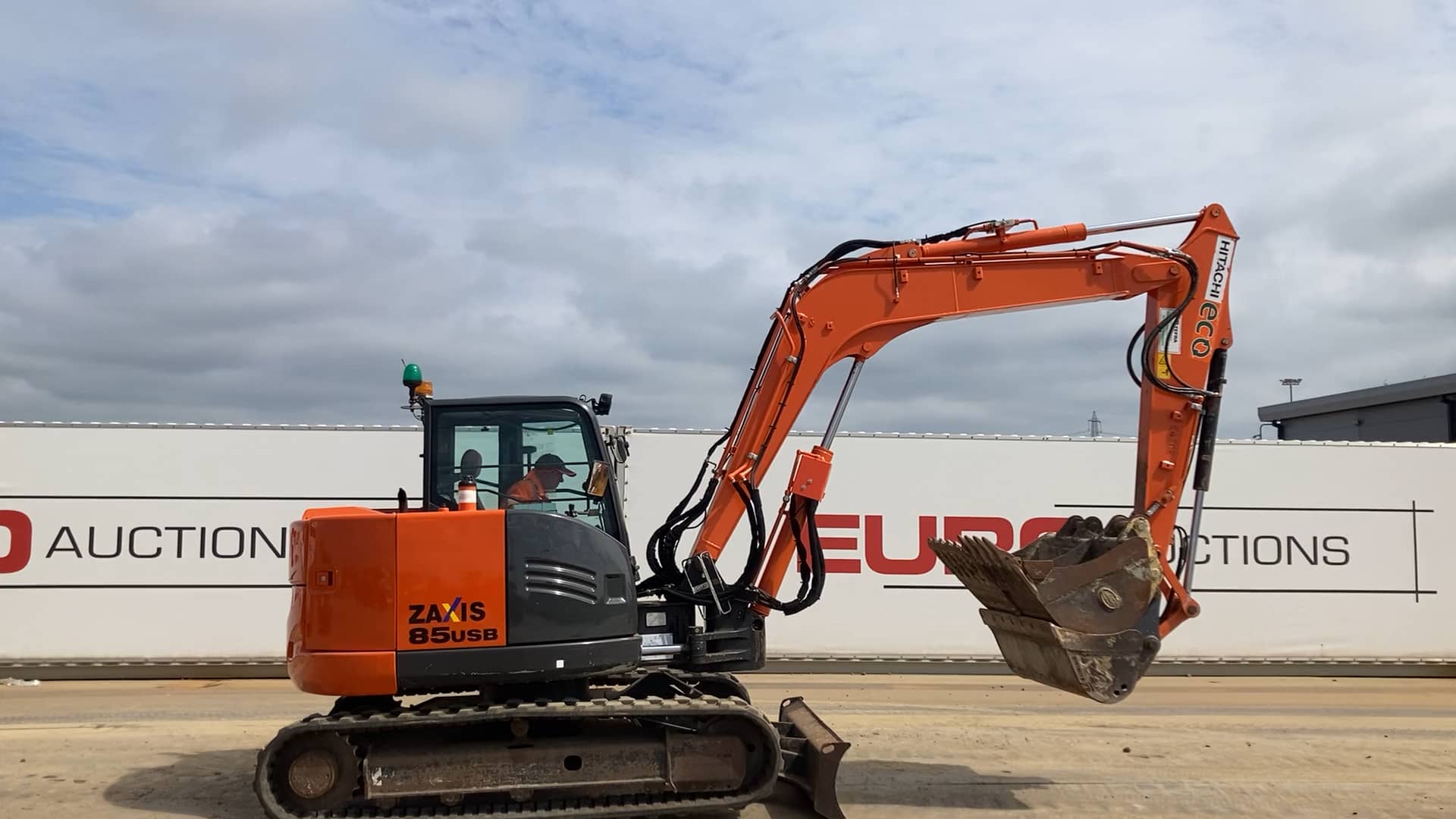 Hitachi ZX85USB-5A - Leeds June 22 on Vimeo