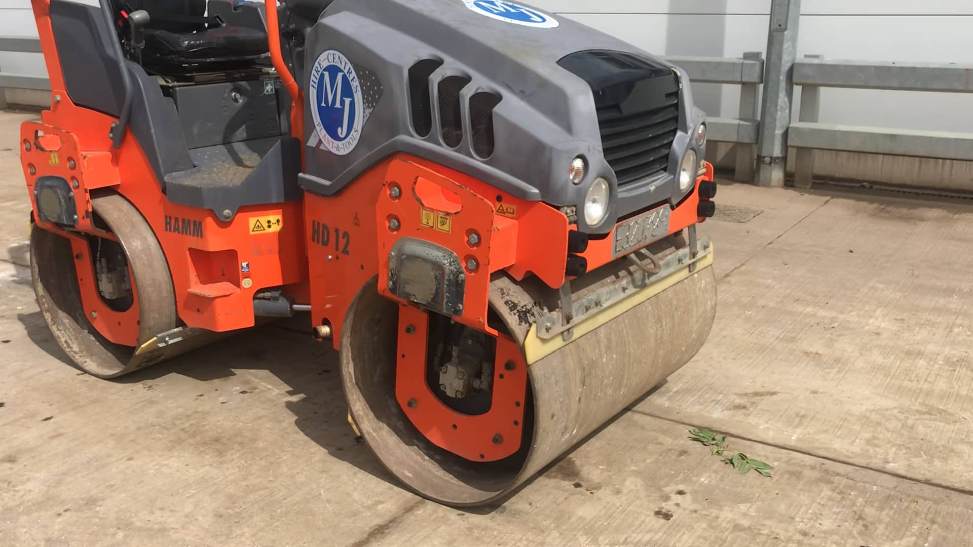 Hamm HD12 Double Drum Vibrating Roller - Leeds June 22 on Vimeo