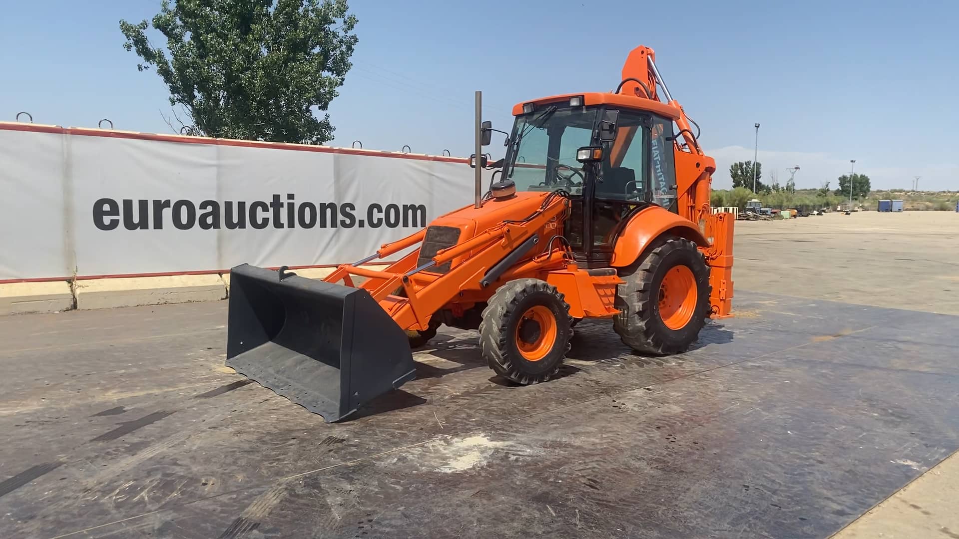 New Holland FB100-4PT/E Turbo Backhoe Loader on Vimeo