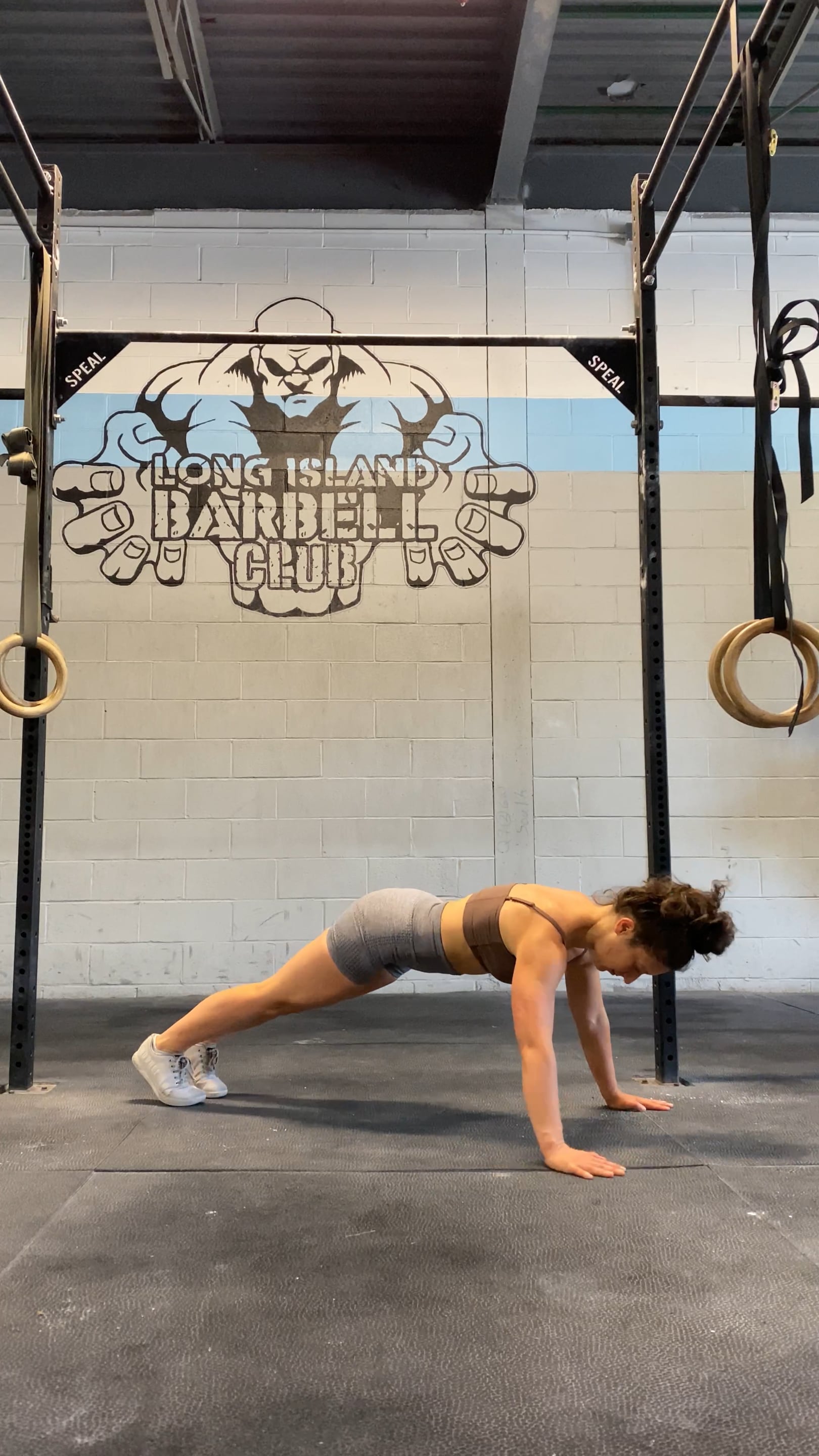 Wide Grip & Close Grip Push-ups on Vimeo