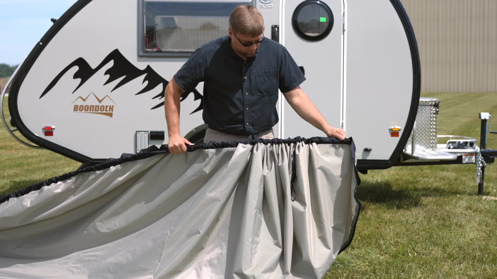 All Pro Adventures - Tab 320 Shade Wing Installation on Vimeo