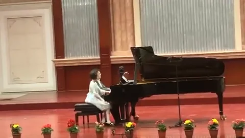 Mimi Zou’s First Solo Concert - Piano Duet 02