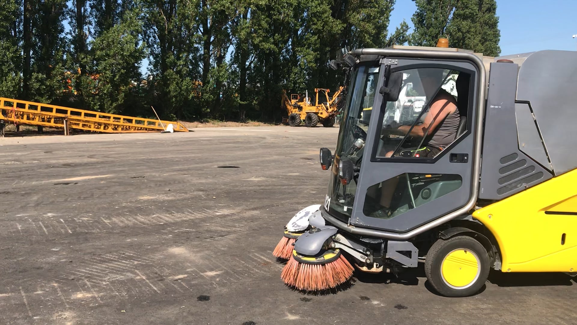 Green Machine 636 Road Sweeper - Dormagen June 22 on Vimeo