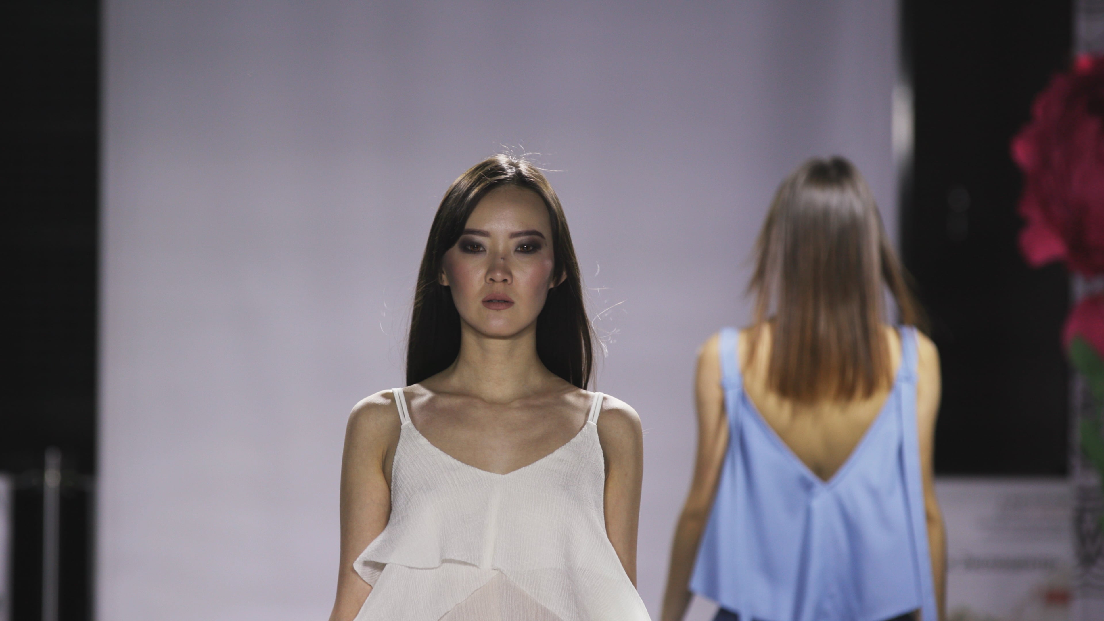 defile-beauty-asian-woman-catwalk-closeup-japan-mo-2021-09-22-12-48-45 ...