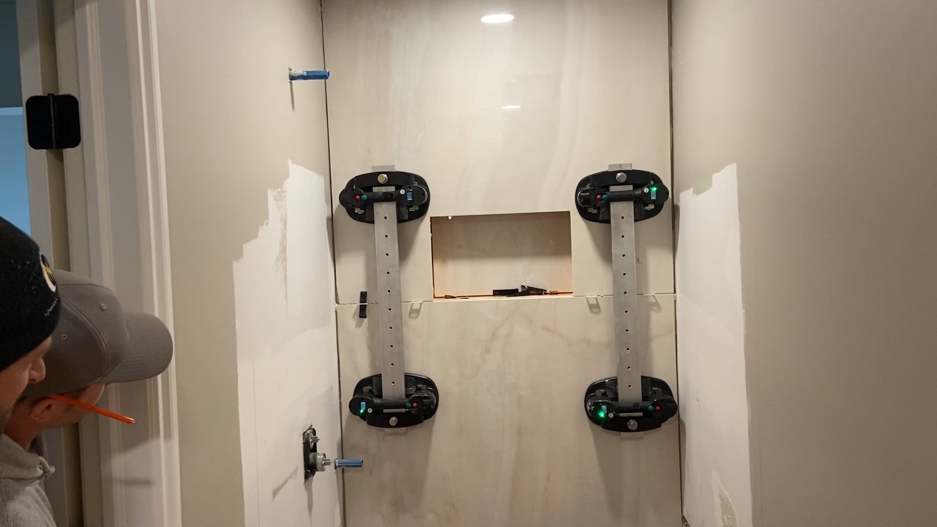 GMR G-Rail System: 1/4" Porcelain www.gmrstoneproducts.com 877-229-5467 ...