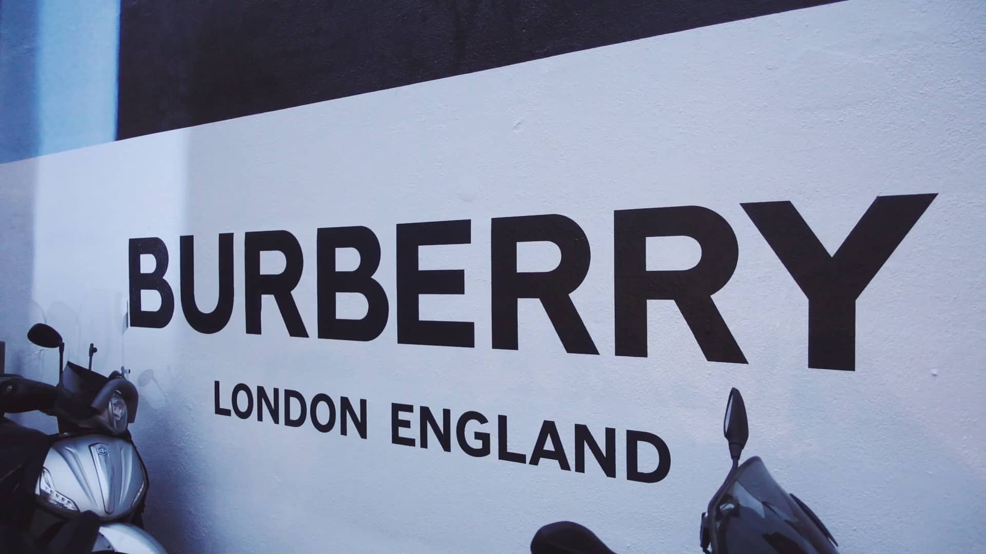 Burberry Poster Mapping on Vimeo