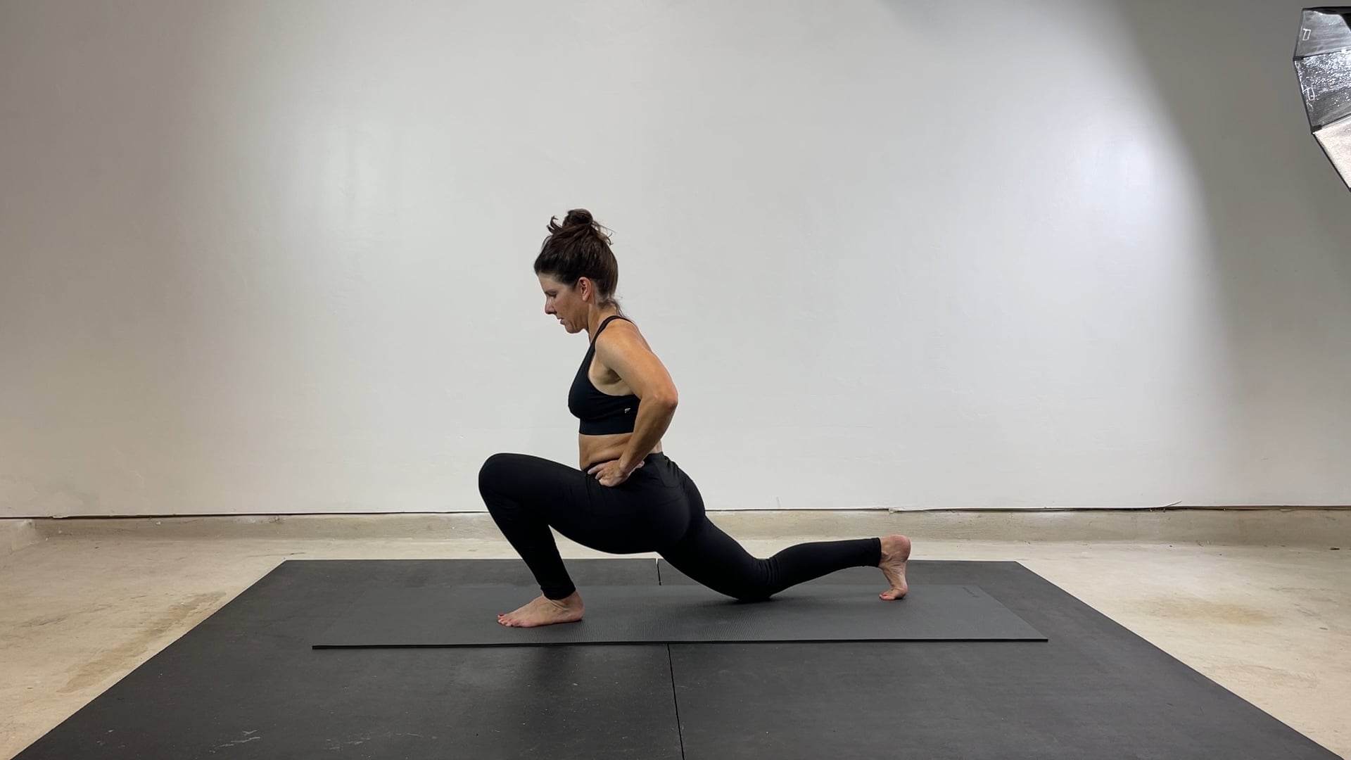 Lunge to Hip Flexor Stretch.mov on Vimeo