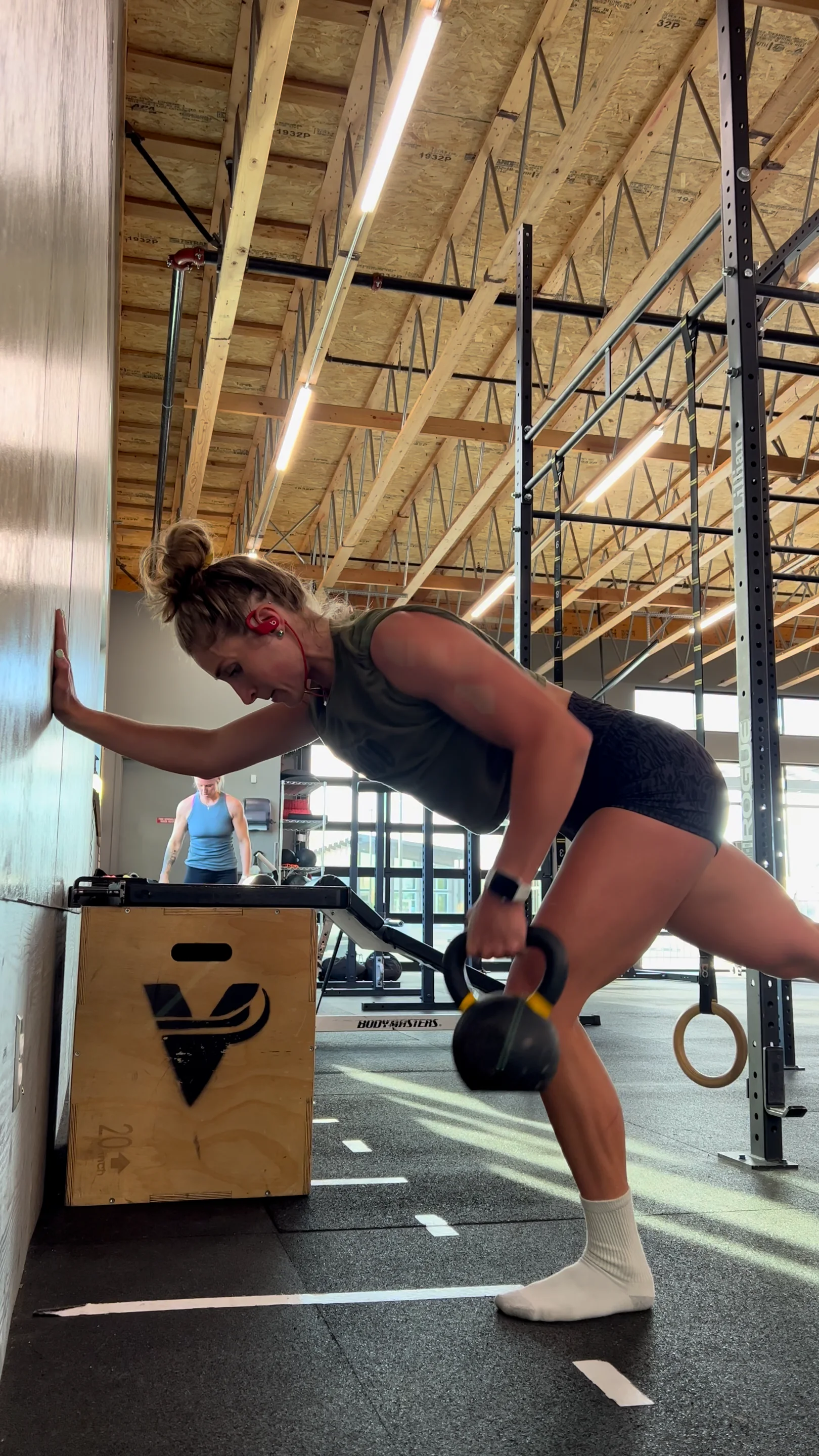 2 point row w hand on wall on Vimeo