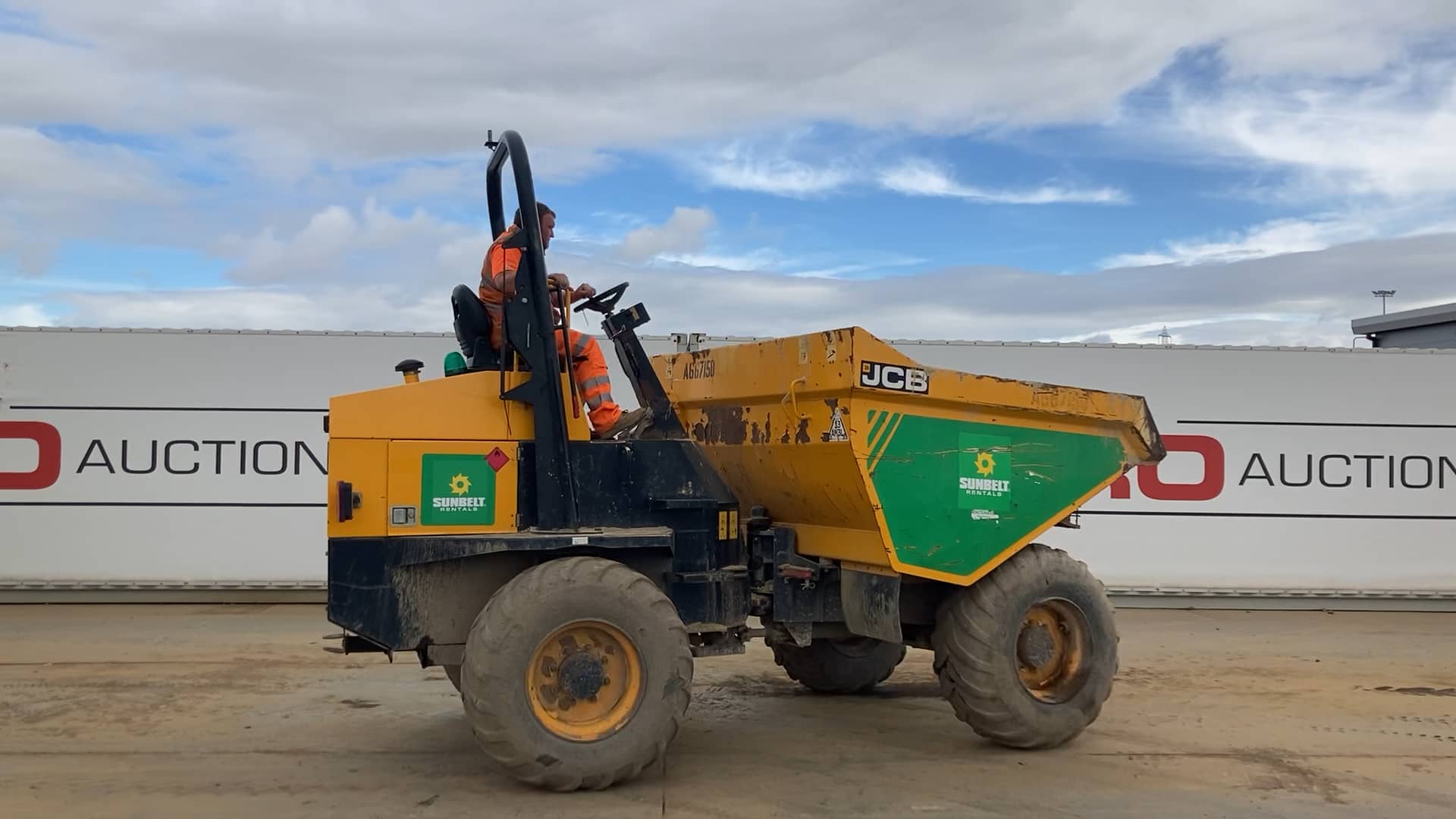 JCB 9TFT 9 Ton Dumper- Leeds August 22 on Vimeo