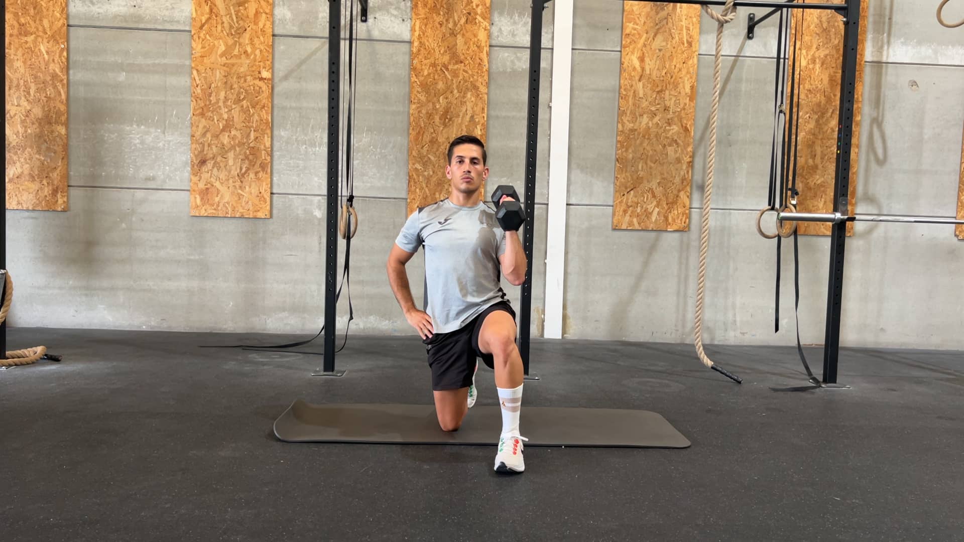 Press Vertical Unilat Half Kneeling Contra DB on Vimeo