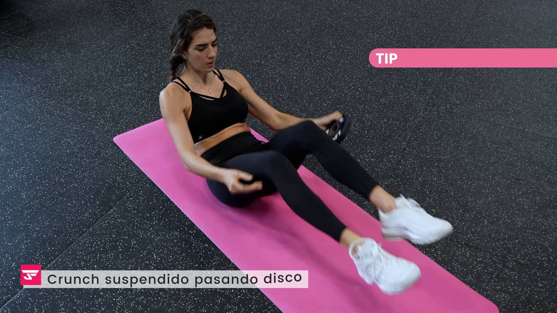 Crunch suspendido pasando disco on Vimeo