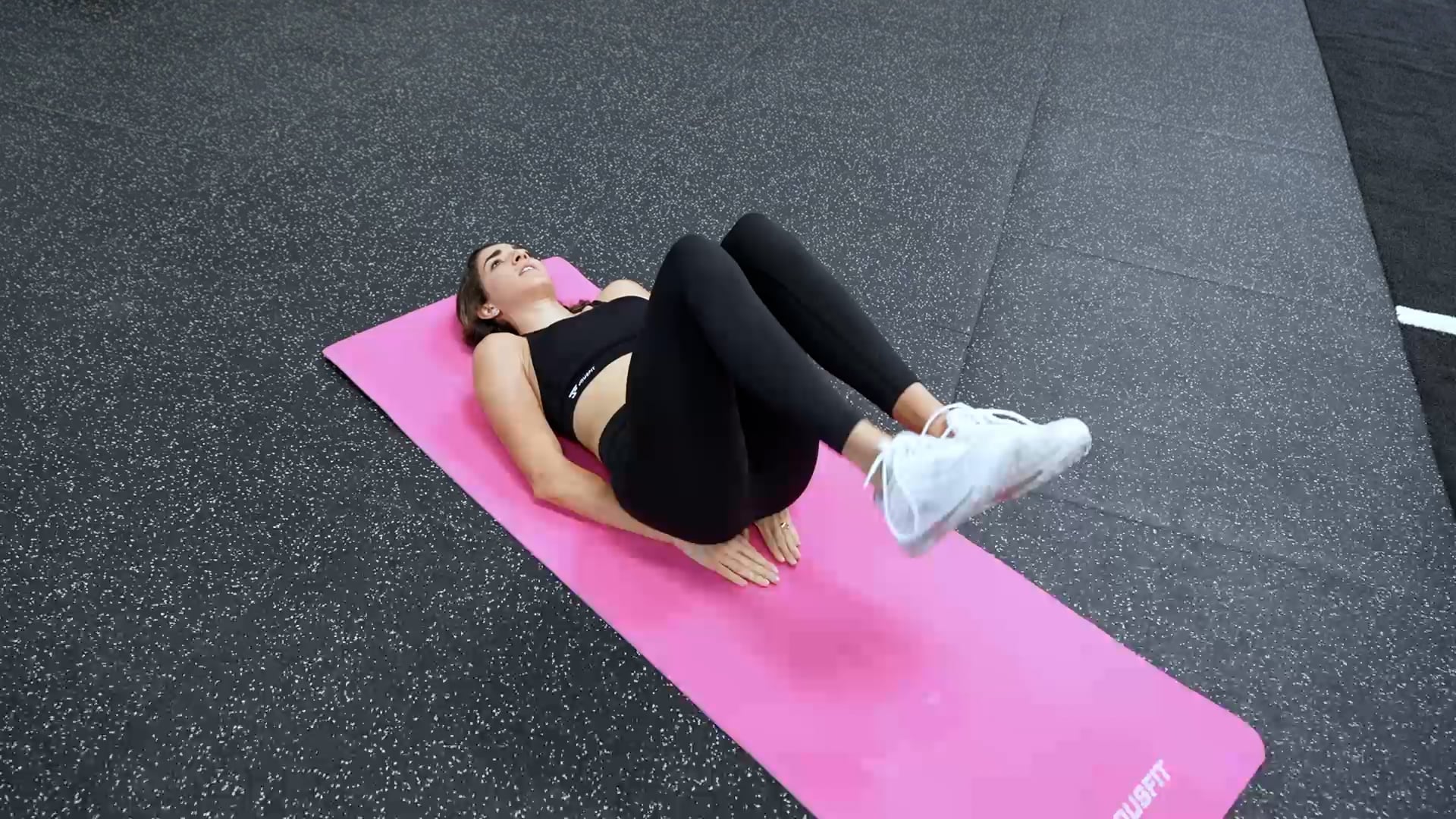 Elevación de piernas y tronco acostado on Vimeo