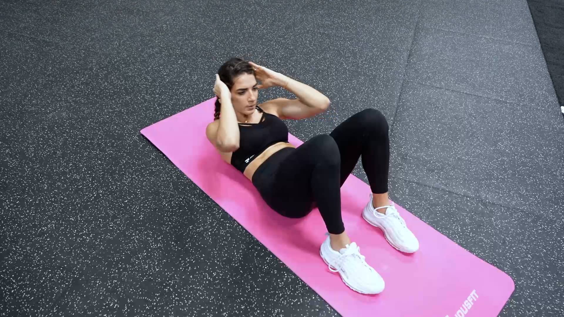 Abdominales cortos sobre el piso on Vimeo