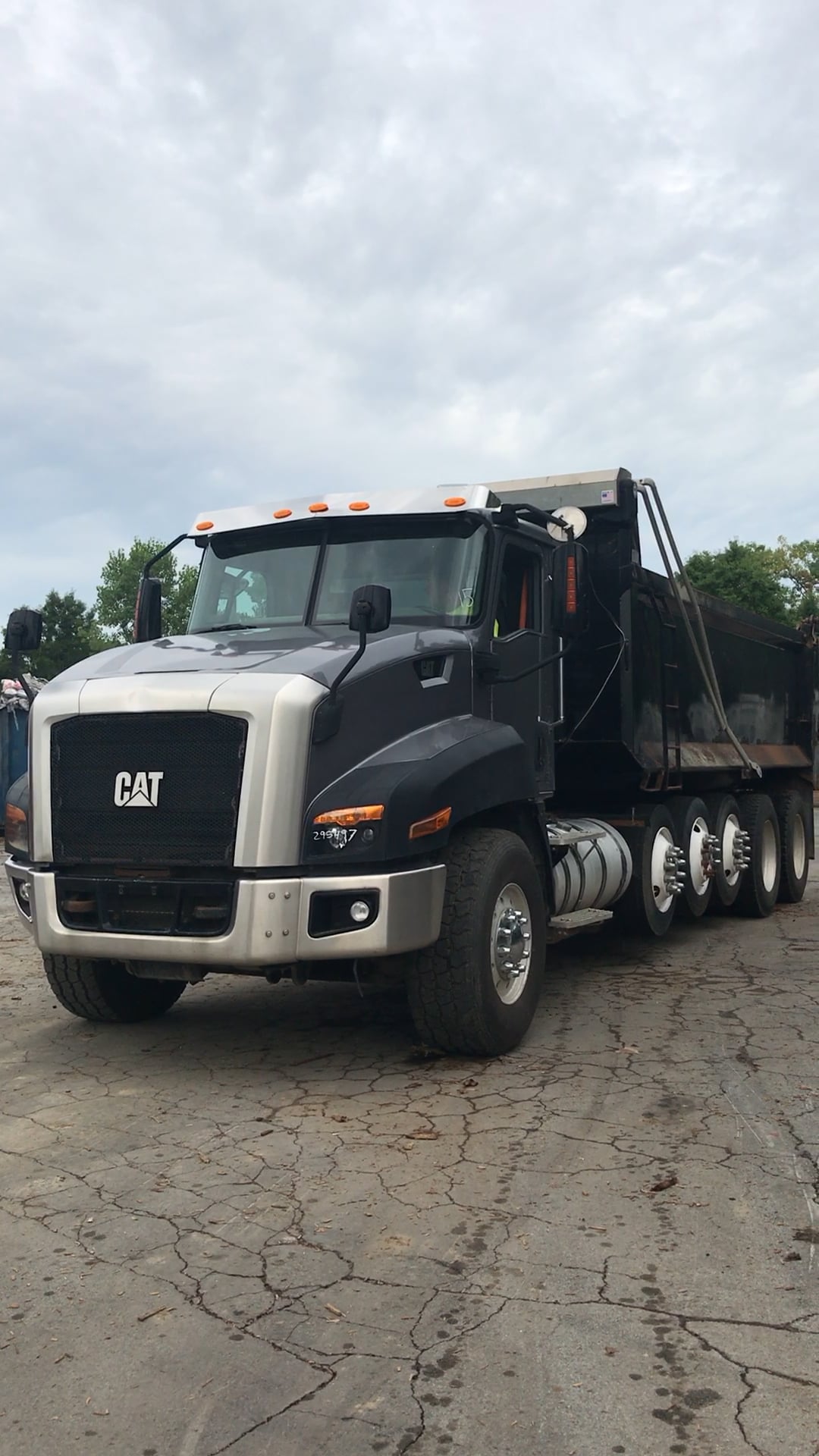 2015 CATERPILLAR CF7AA QUINT AXLE DUMP TRUCK VIN 3HTJGTKT3FN510659 on Vimeo