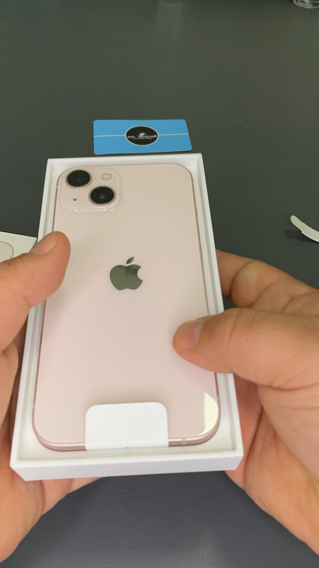 iPhone 13 rosa on Vimeo