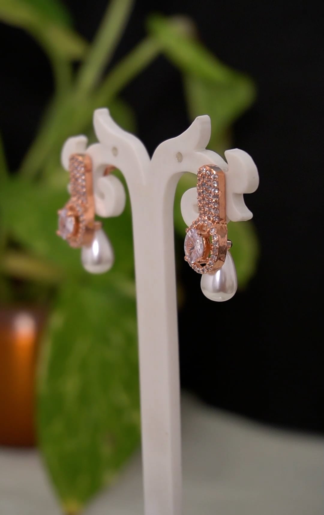 White Gema American Diamond Earring on Vimeo