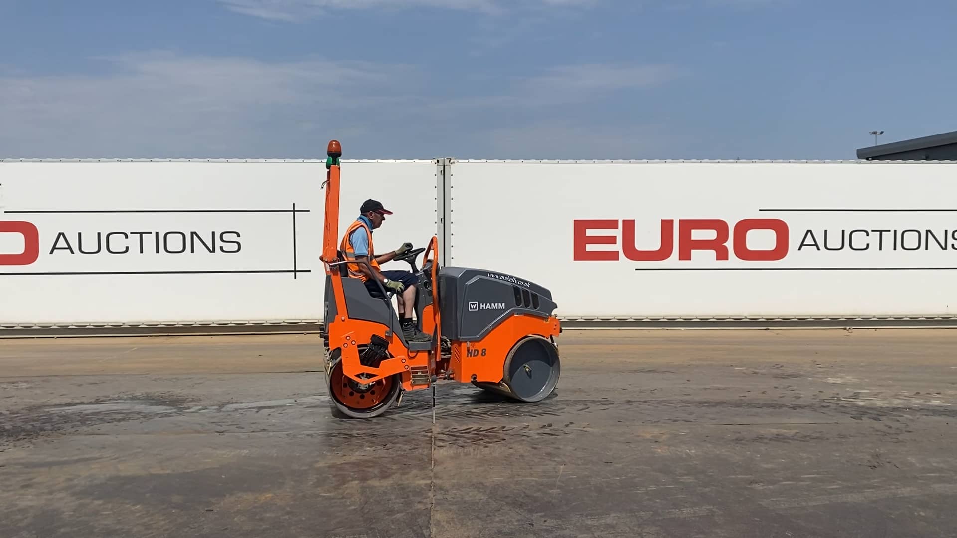 Hamm HD8VV Double Drum Vibrating Roller - Leeds August 22 on Vimeo