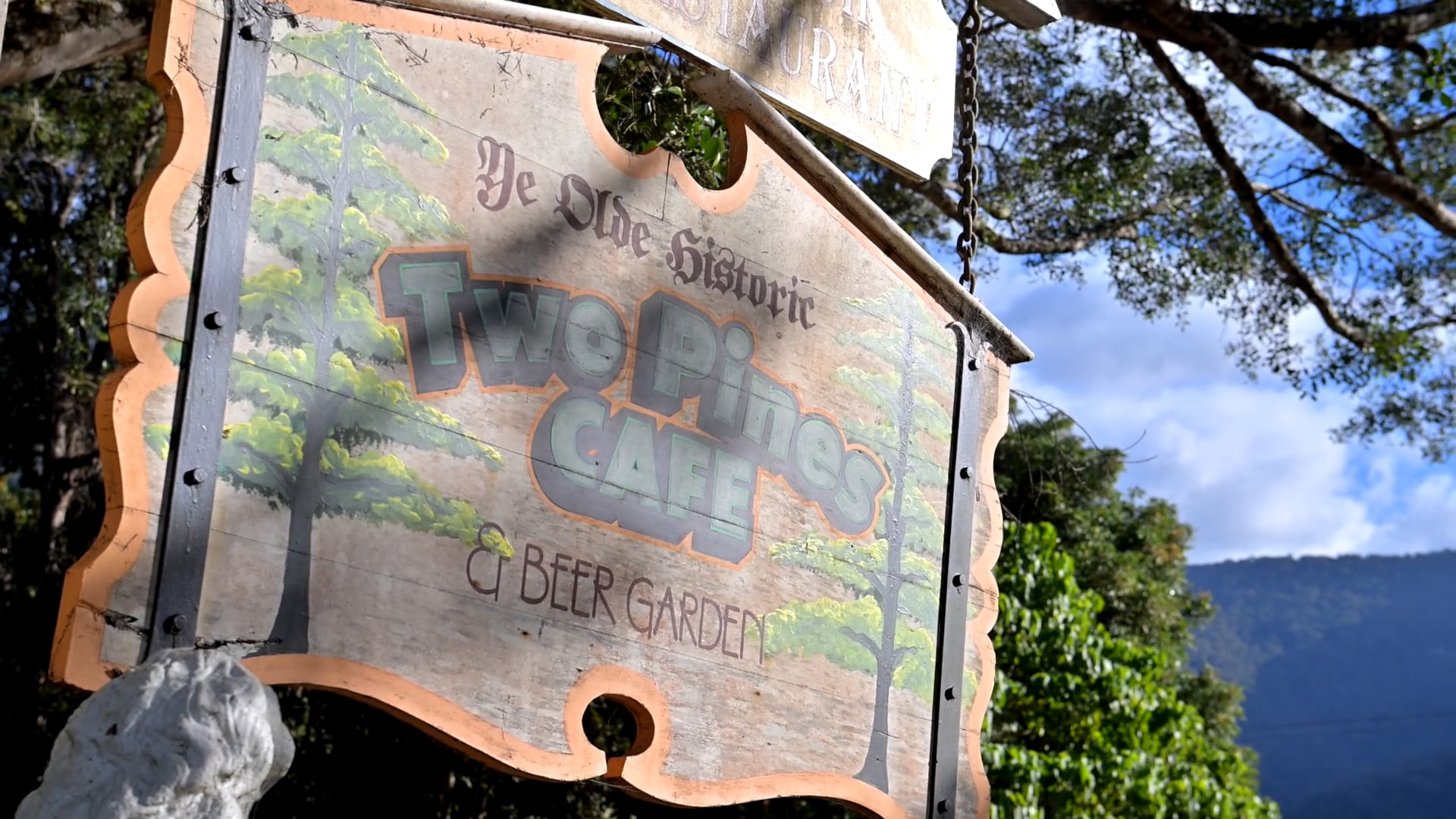 Two Pines Cafe - Natural Bridge QLD on Vimeo