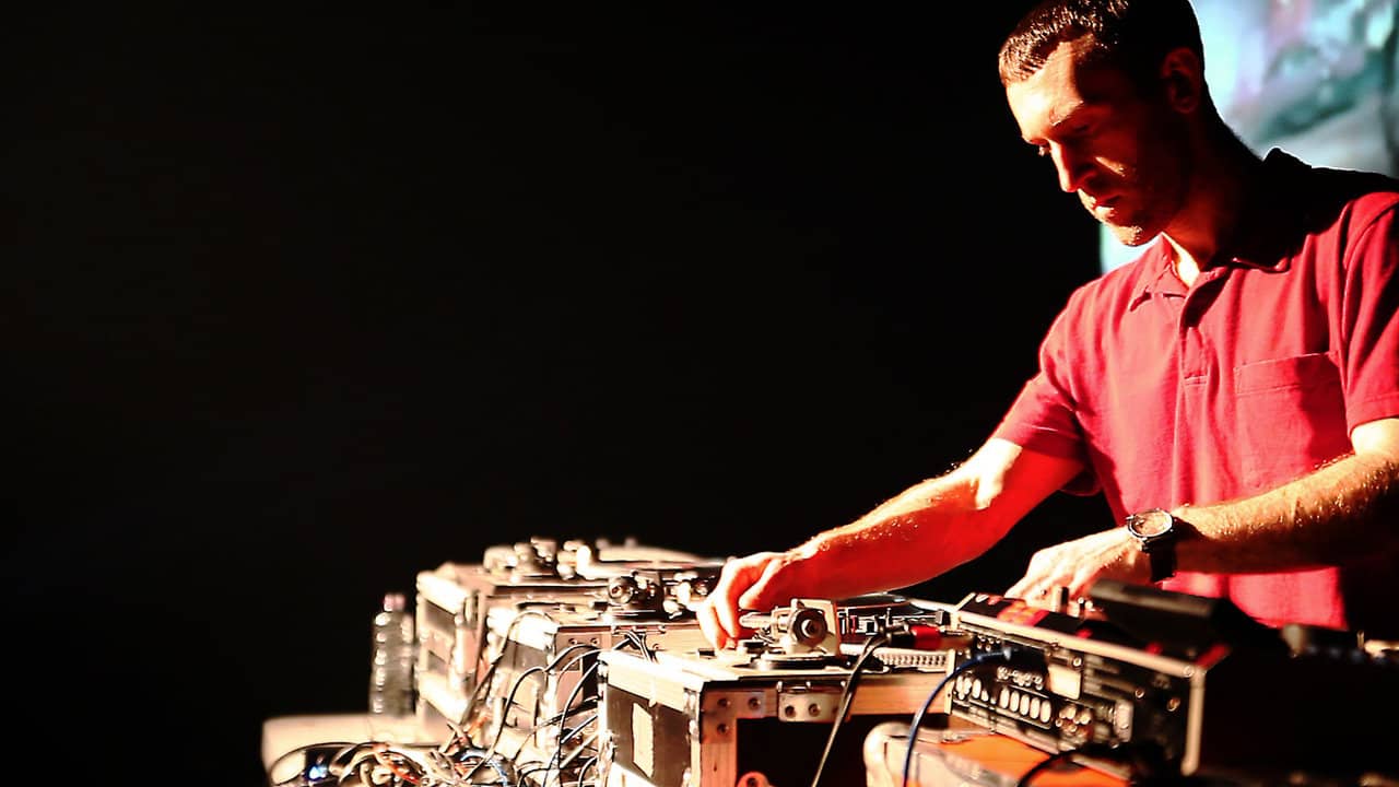 RJD2 - Let There Be Horns (Live at the Rave) on Vimeo
