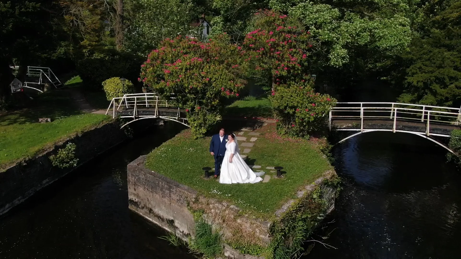 Linda & Ian highlights on Vimeo