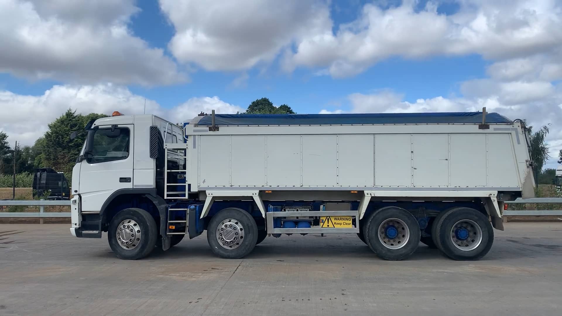 Volvo FM 8x4 Tipper Lorry- Leeds August 22 on Vimeo
