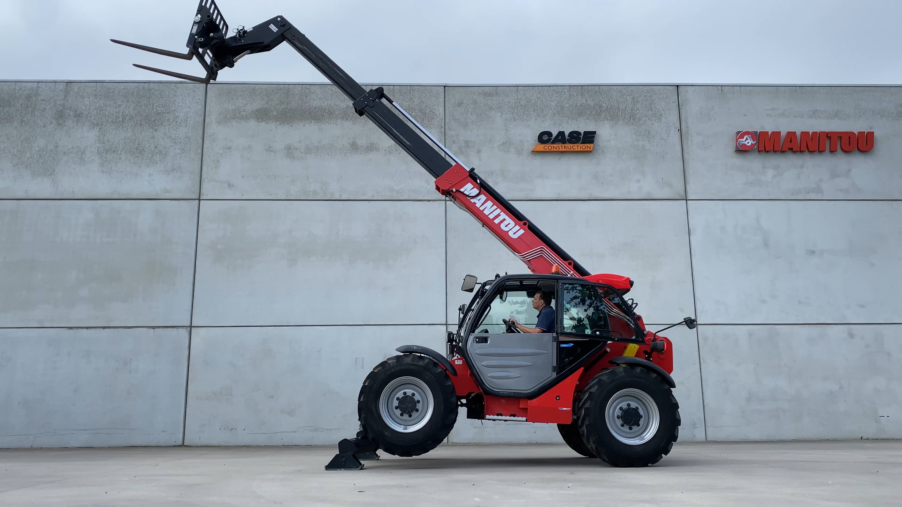 Manitou MT1033 on Vimeo