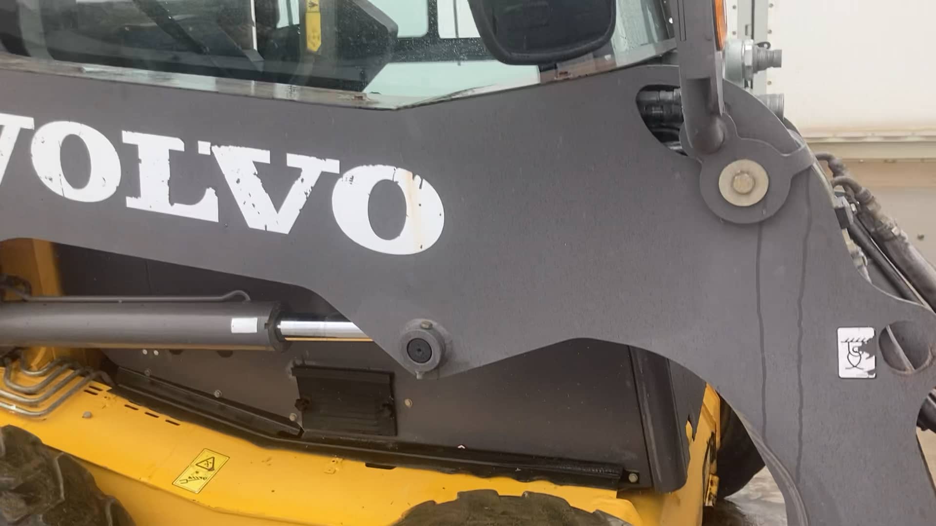 Volvo MC70C Skidsteer Loader - Leeds August 22 on Vimeo