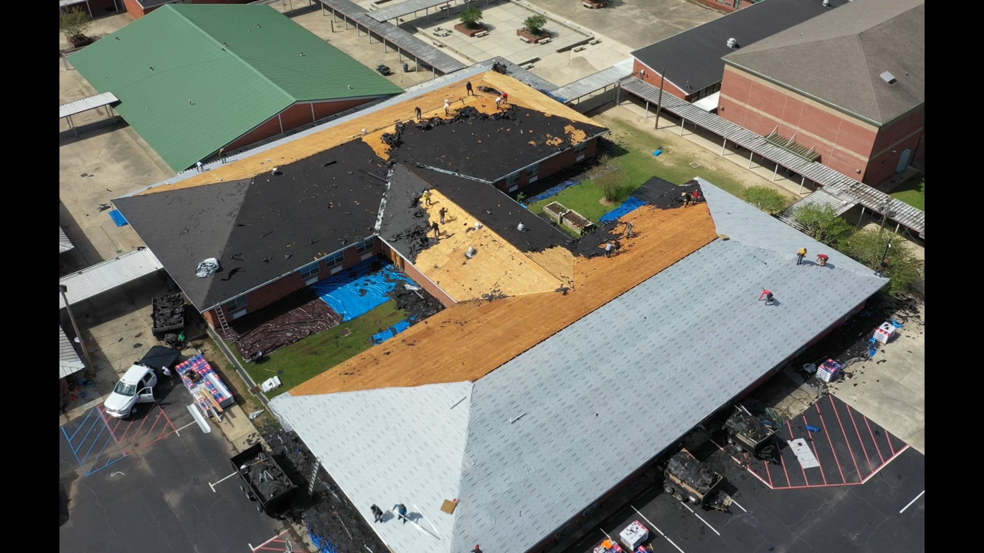 Roof - Top-Notch Roofing & Construction LLC