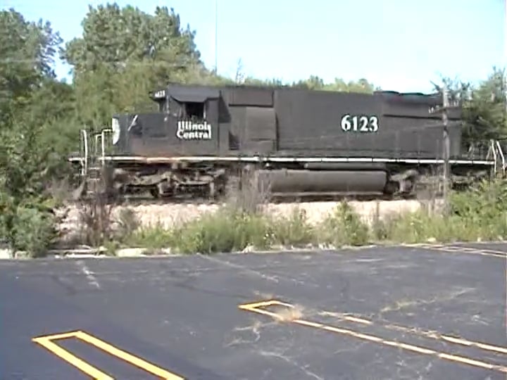 IC 6123 and IC 6257 on CN M337 at South Addison. 8/20/02. on Vimeo