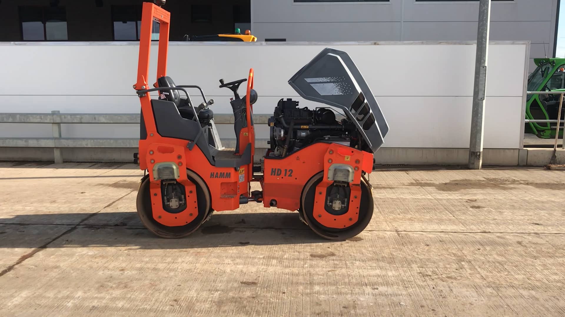 Hamm HD12VV Double Drum Vibrating Roller - Leeds August 22 on Vimeo