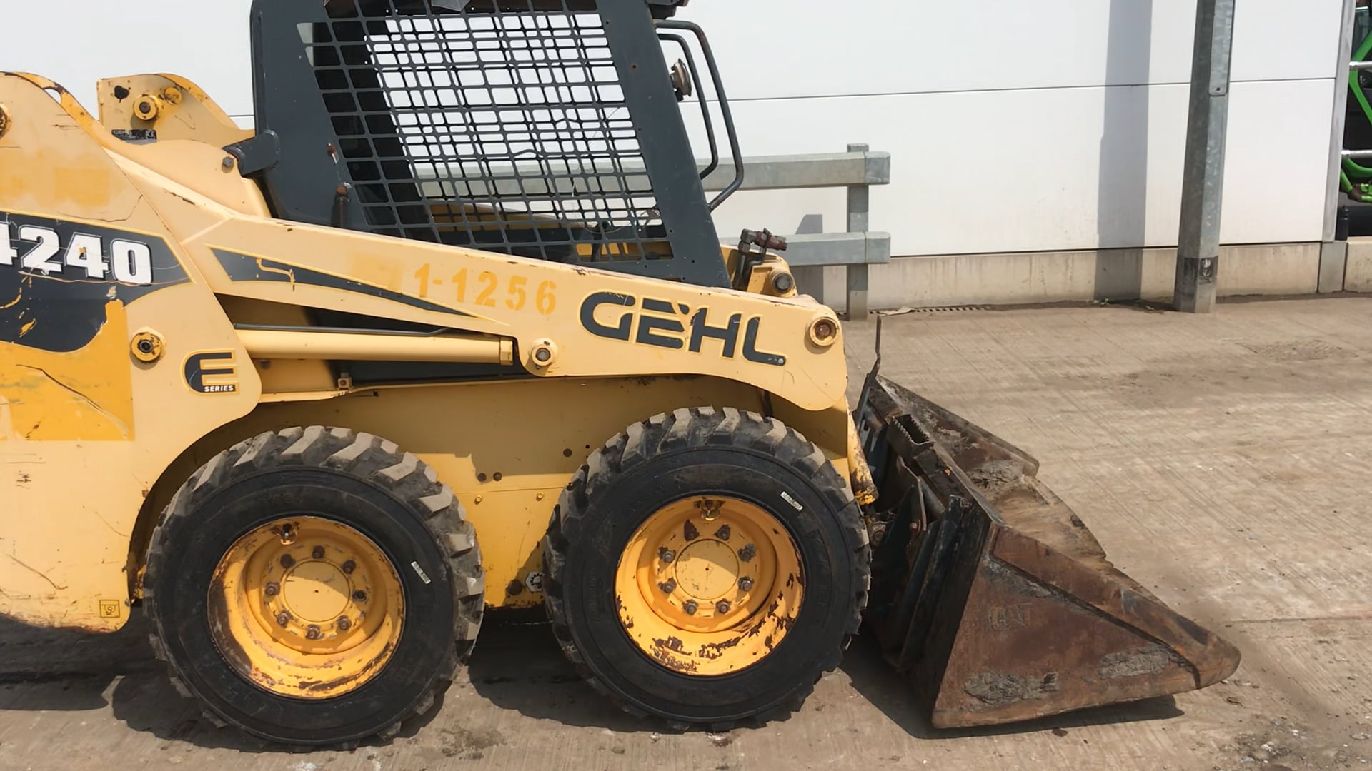 Gehl 4240 Skidsteer Loader - Leeds August 22 on Vimeo