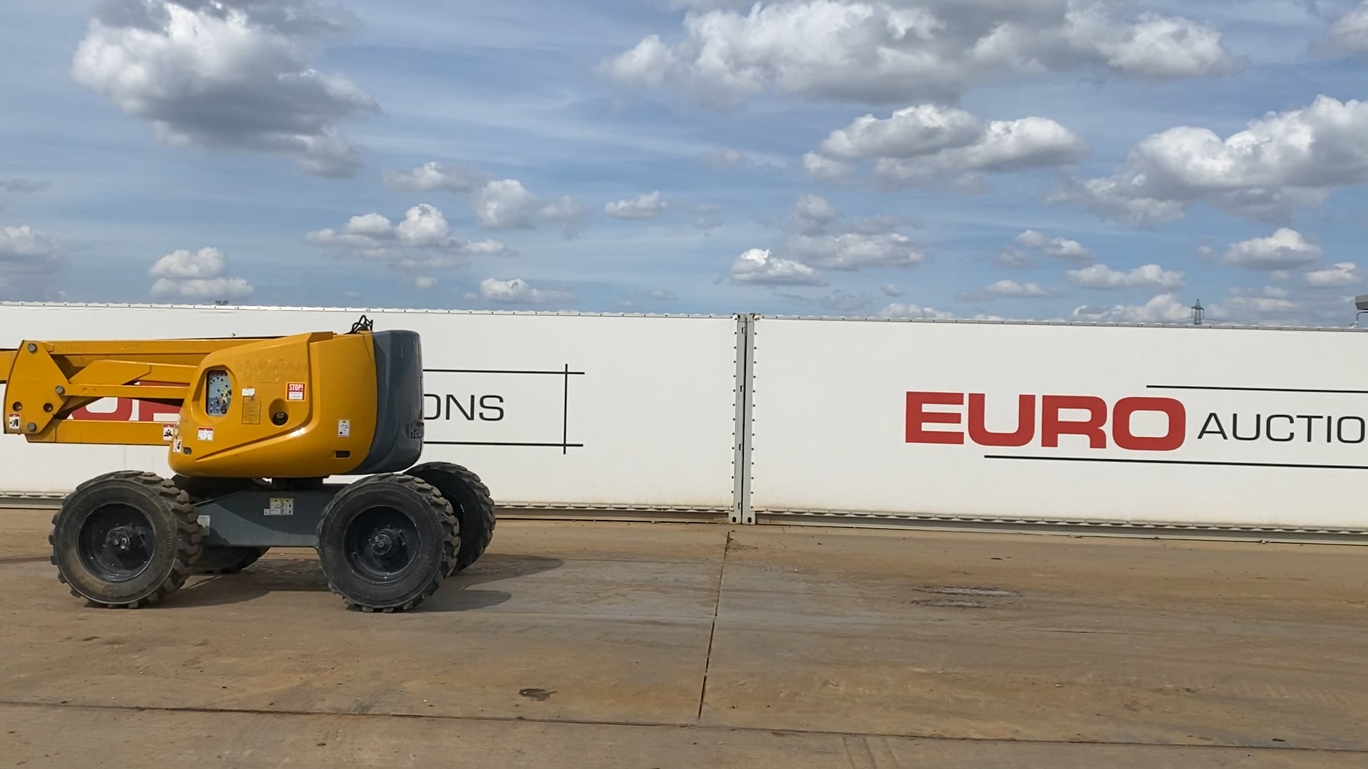 Haulotte HA16PXNT Wheeled Articulated Boom Lift Access Platform - Leeds ...