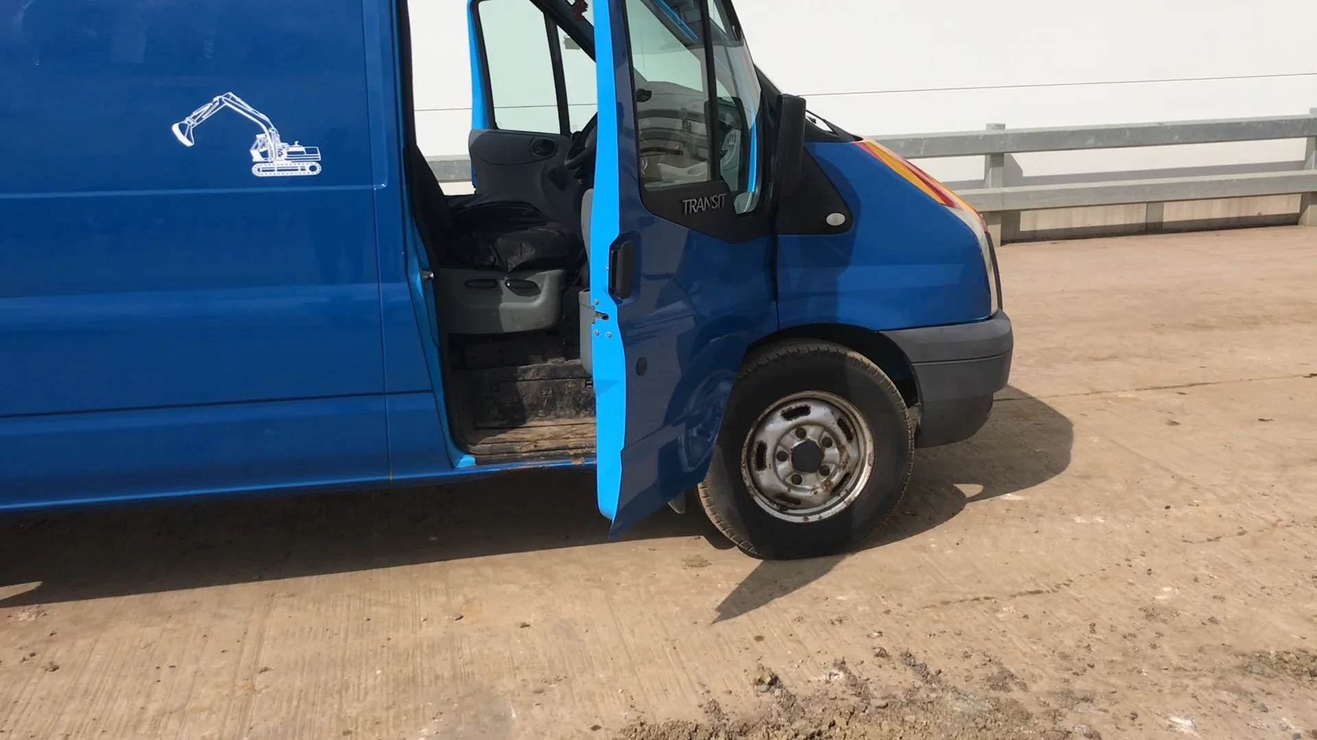 Ford Transit 125 T330 6 Speed Van - Leeds August 22 on Vimeo