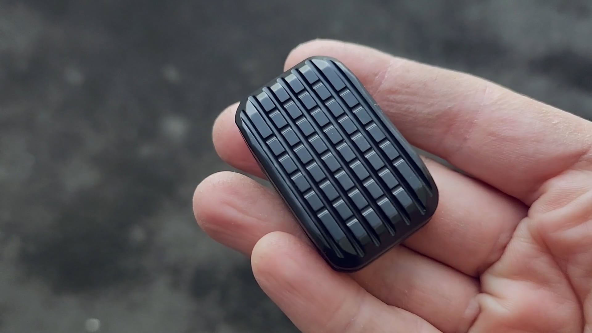 Tread Zirconium Fidget Slider.mov on Vimeo