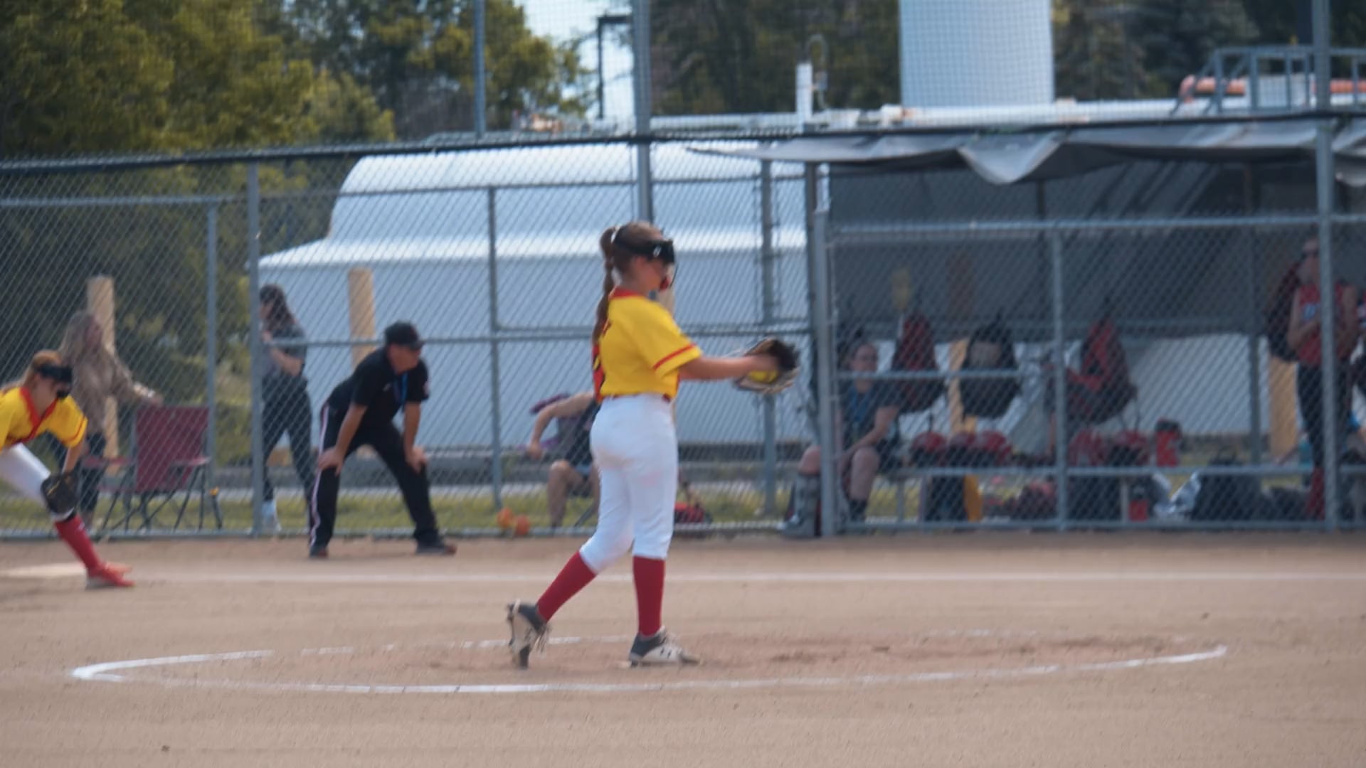 28 juillet – Alissa Thibault, joueuse de softball et son coach Benoit ...