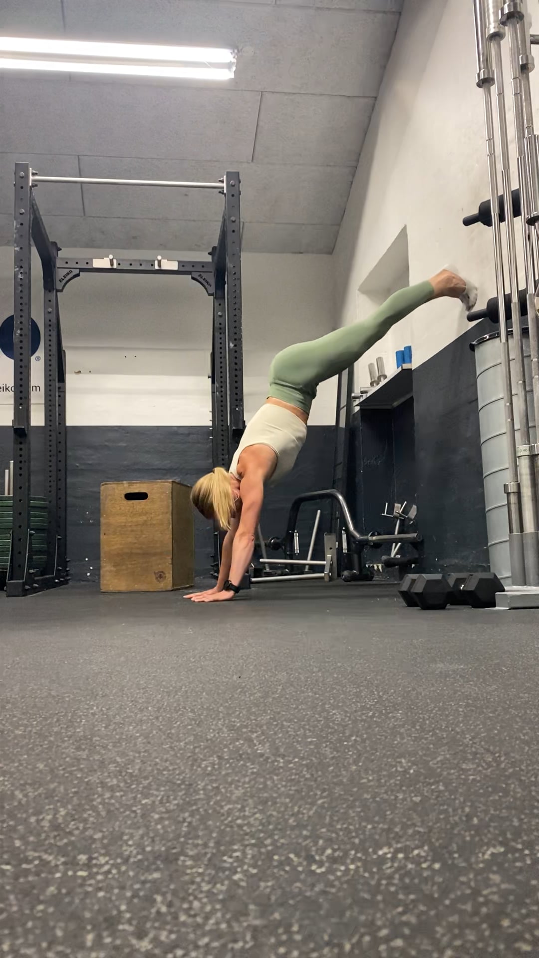 Handstand shape on Vimeo