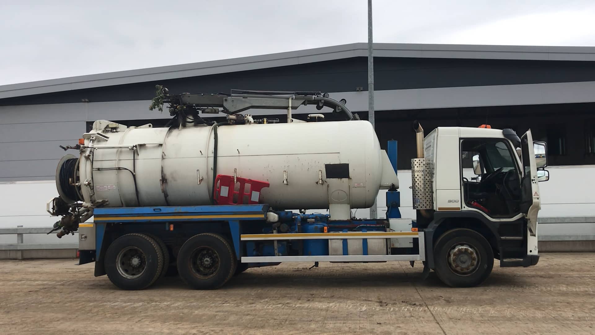 Volvo FM9-300 6x4 Gully Sucker Lorry - Leeds August 22 on Vimeo